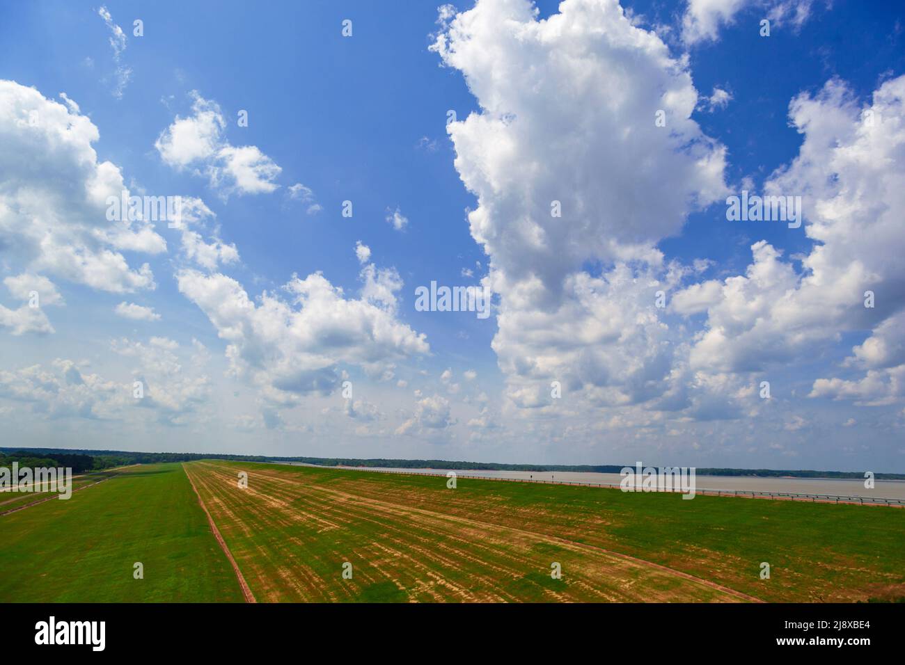 Earthen dam hi-res stock photography and images - Alamy