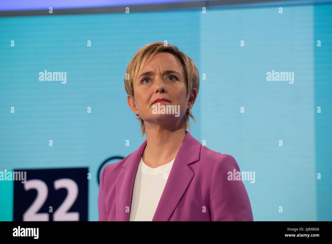 Moderator Ellen EHNI, WDR, projections and statements in the ...