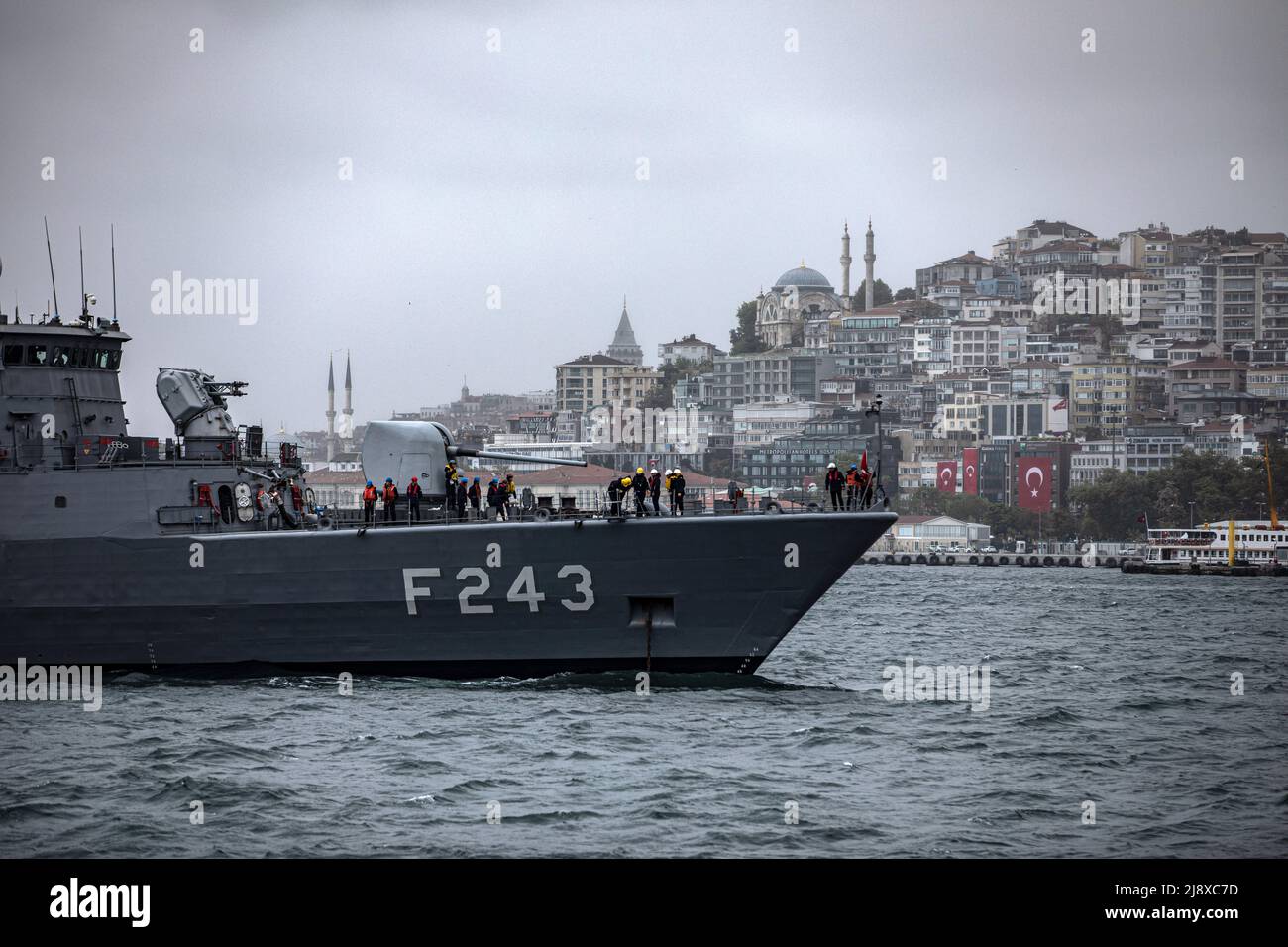 Ship personnel and commanders seen on the TCG Yildirim (F-243) Yavuz ...