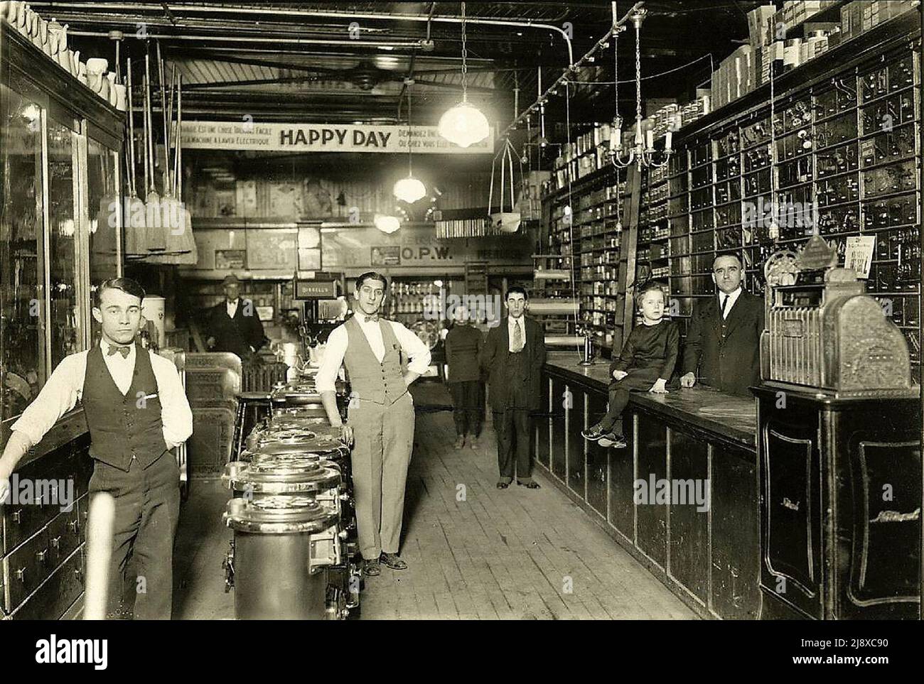 1900s canada montreal hi-res stock photography and images - Alamy