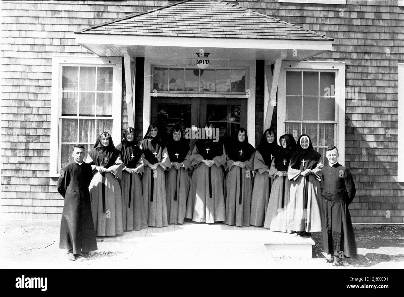 Catholic nuns 1920s hi-res stock photography and images - Alamy
