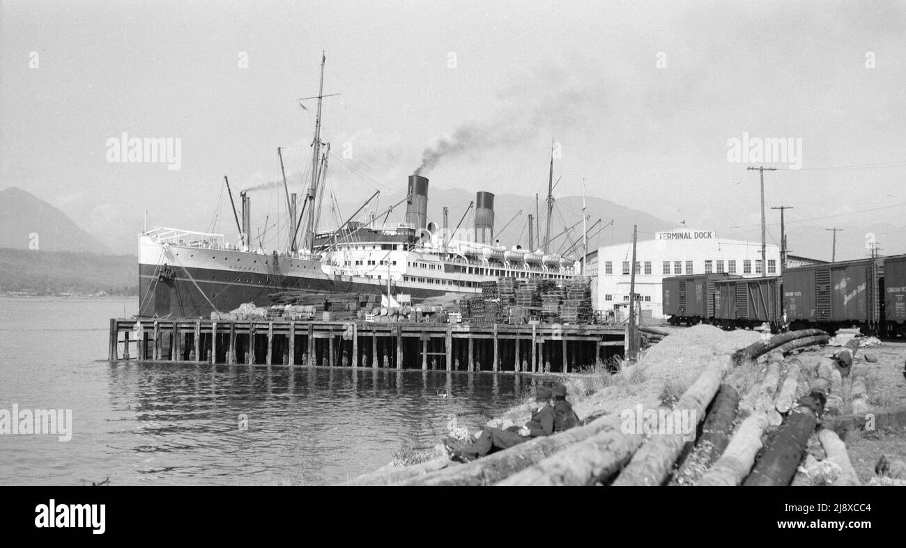Early 1950s ocean liner hi-res stock photography and images - Alamy