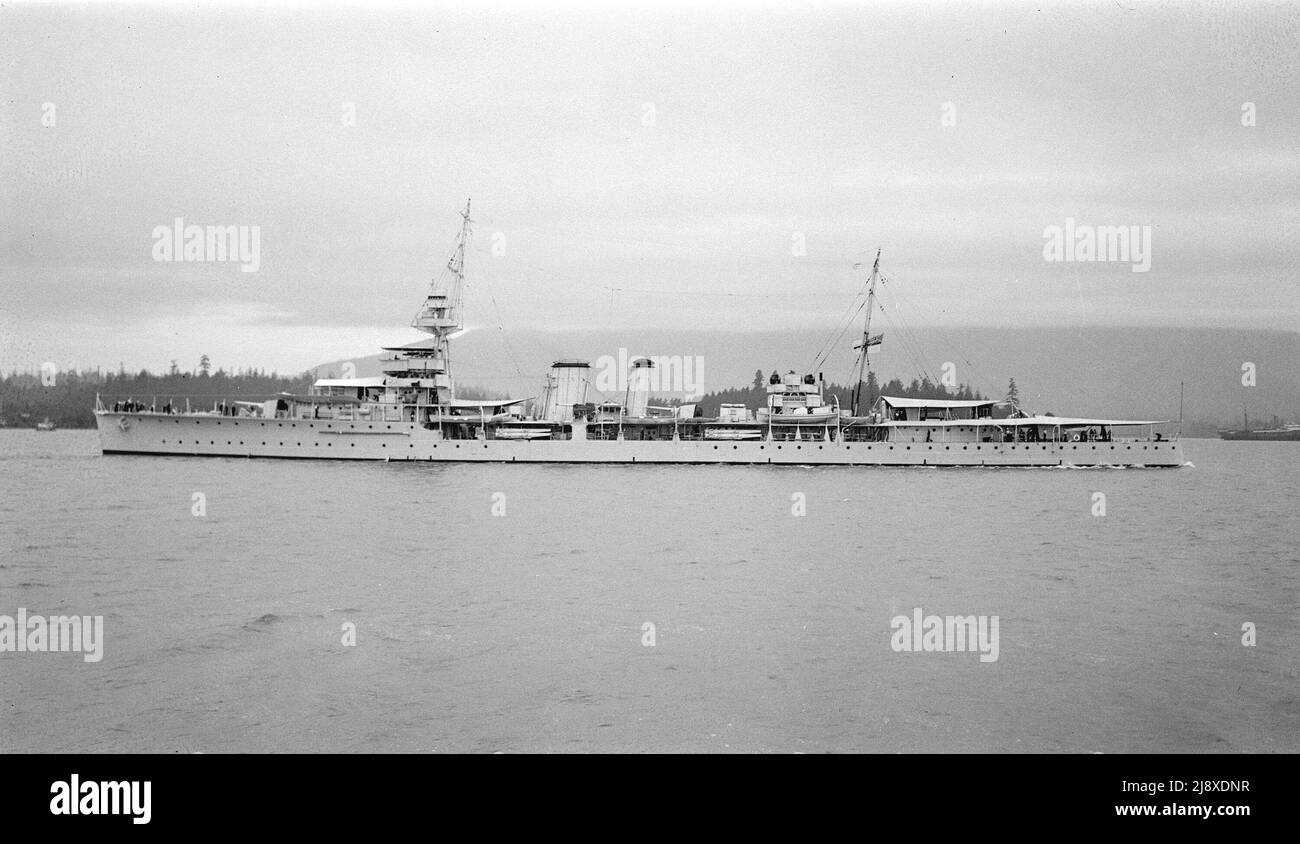 HMS Dragon at Vancouver ca. 1933 Stock Photo - Alamy