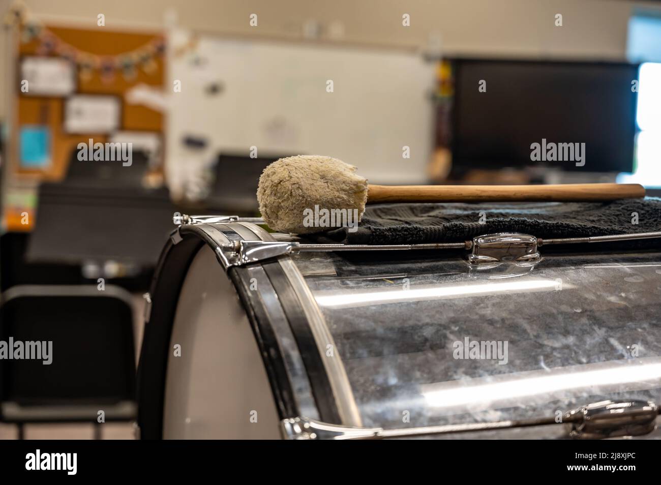 Music room in middle school hi-res stock photography and images - Alamy