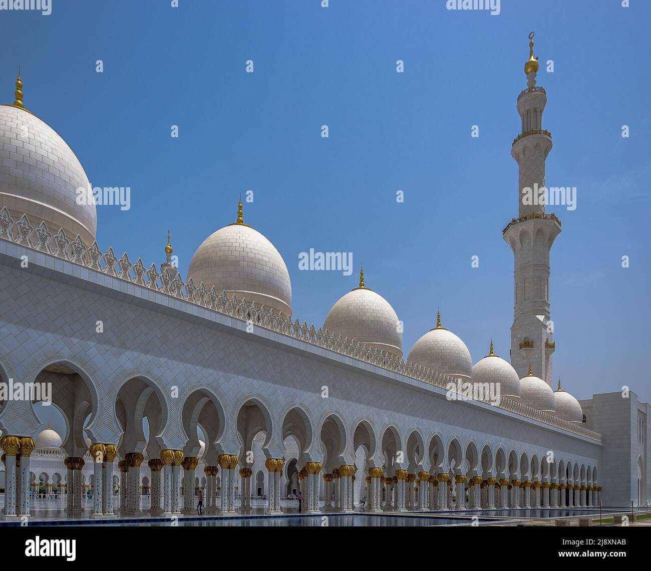 Architectural detail of the Sheikh Zayed Grand Mosque in Abu Dhabi ...