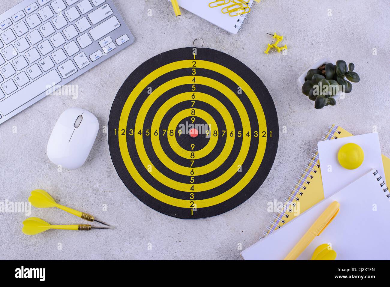 Target and goal concept with darts and arrows Stock Photo - Alamy