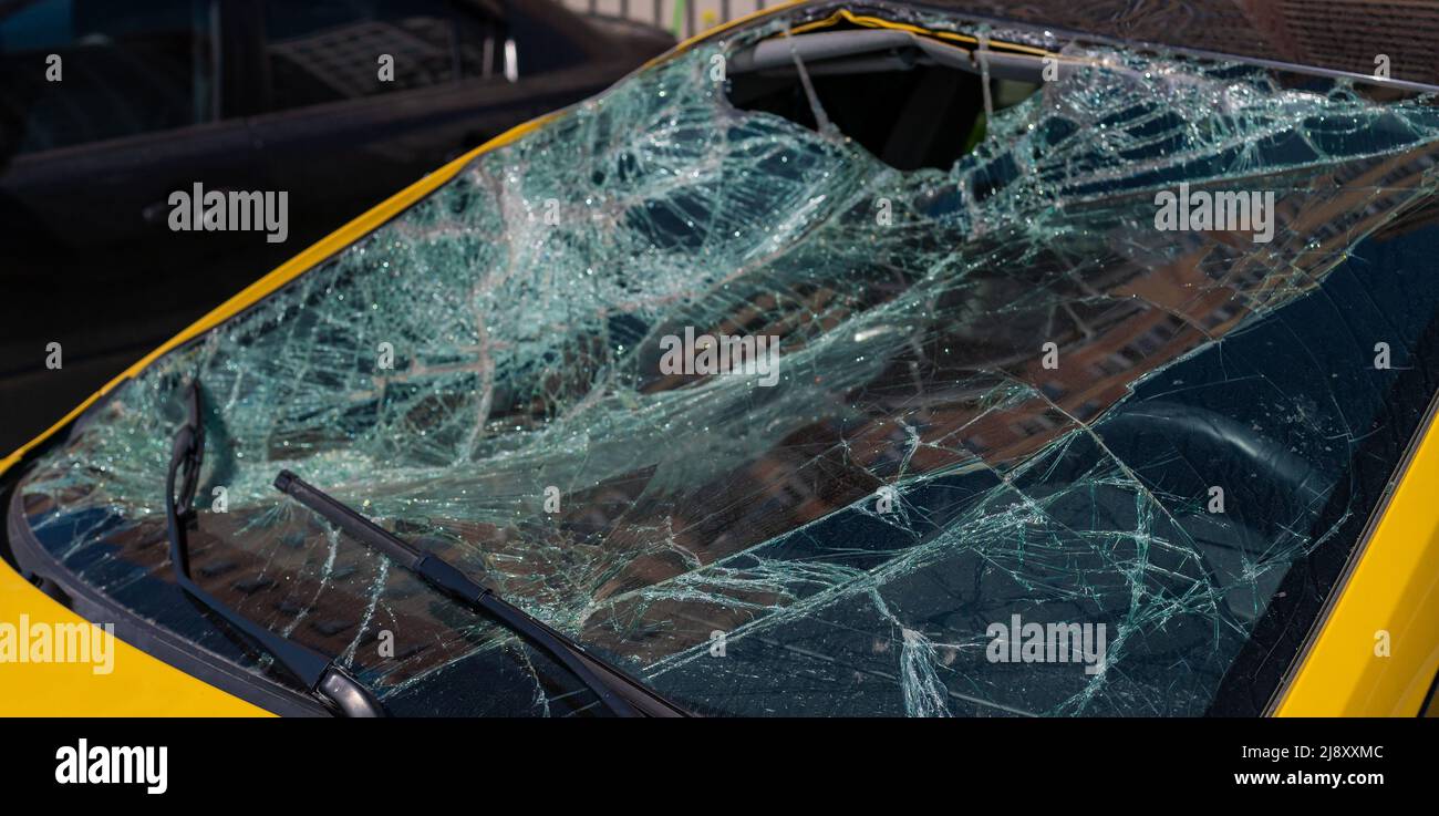 Smashed auto windshield hi-res stock photography and images - Alamy