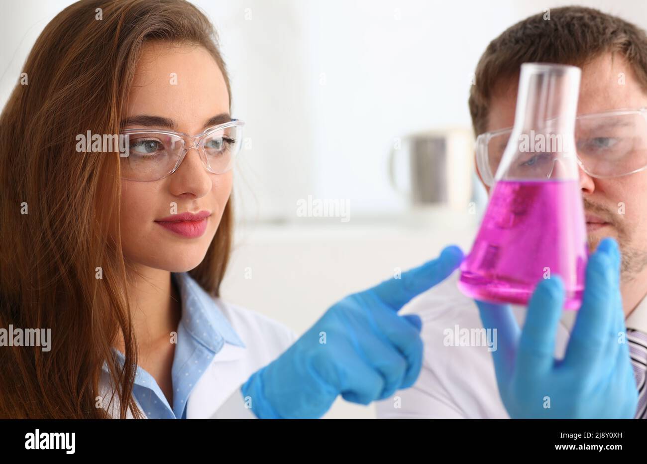 Smart scientists hi-res stock photography and images - Alamy