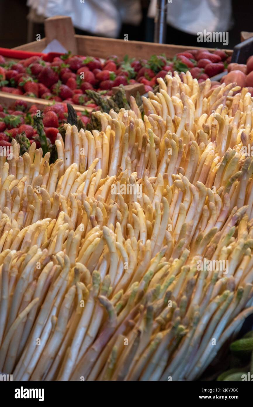 Budapest fruits market hi-res stock photography and images - Alamy