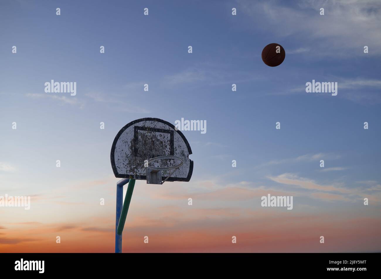 Basketball hoop score hi-res stock photography and images - Alamy