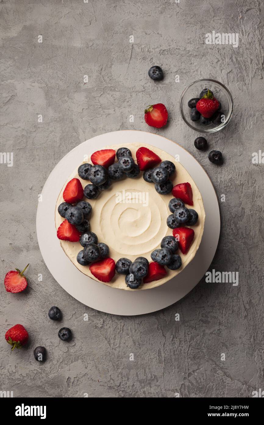 The whole cake top view Stock Photo - Alamy