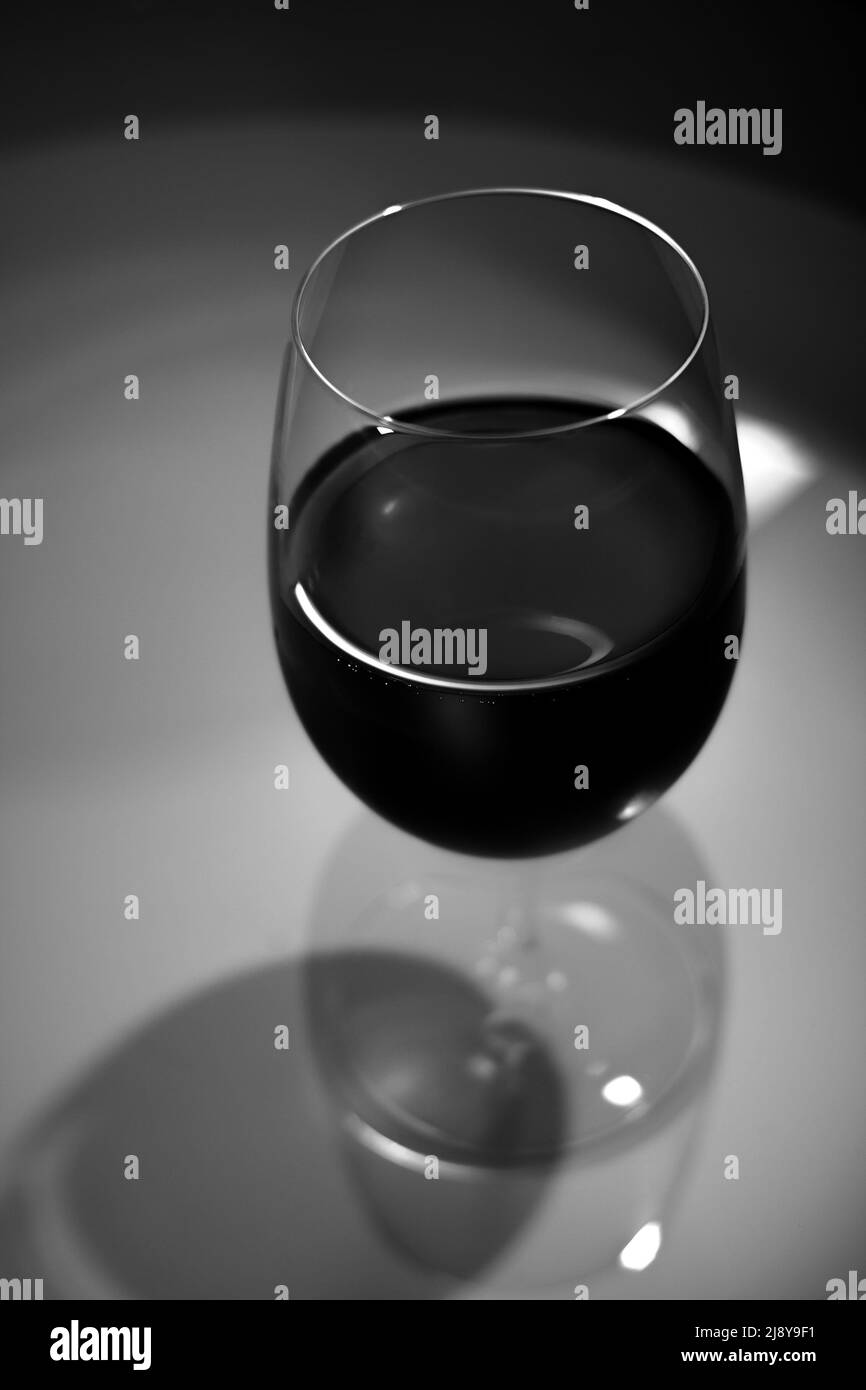 Glass red wine shadow Black and White Stock Photos & Images - Alamy