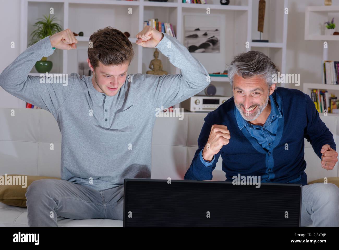 Two men watching tv hi-res stock photography and images - Alamy