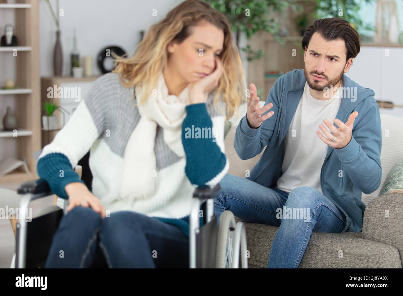 angry couple fighting sitting on a couch at home Stock Photo - Alamy