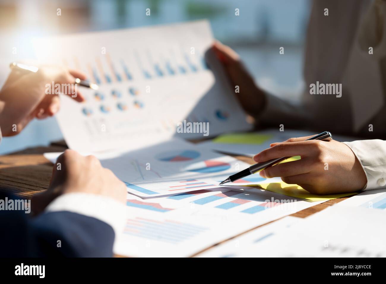 Document chart hi-res stock photography and images - Alamy