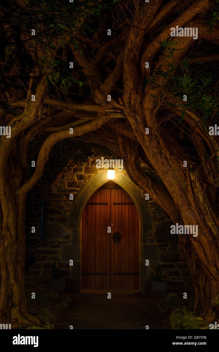 Twisted arched entrance hi-res stock photography and images - Alamy