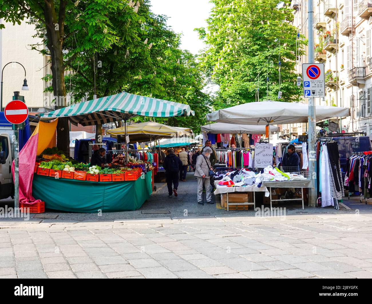 Torino market hi-res stock photography and images - Alamy