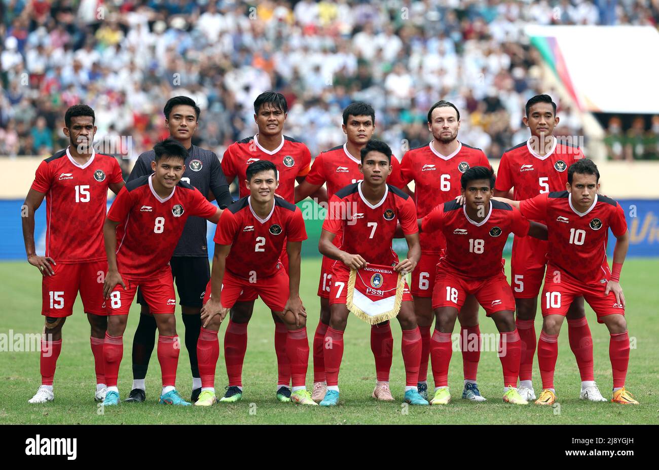 Vietnam soccer team pose group hi-res stock photography and images - Alamy