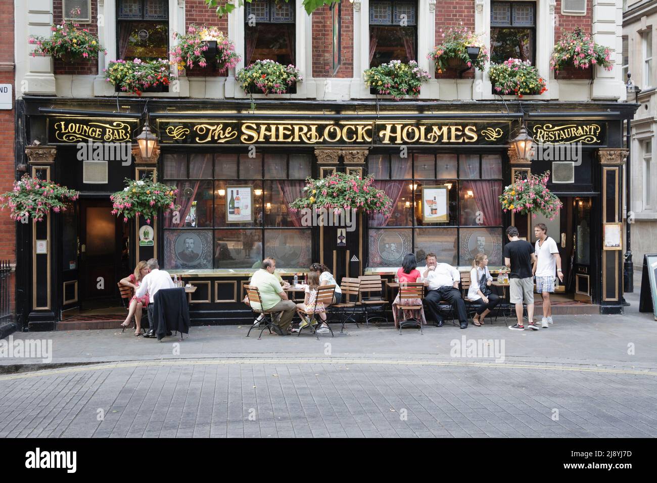 Pub exterior, London, England Stock Photo - Alamy