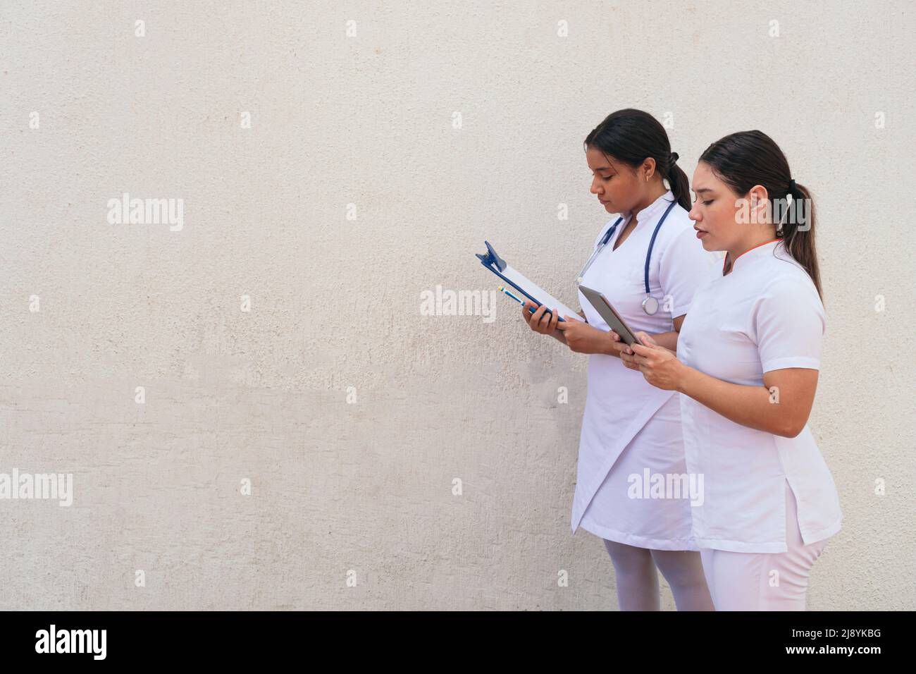 Female surgeon using digital hi-res stock photography and images - Alamy