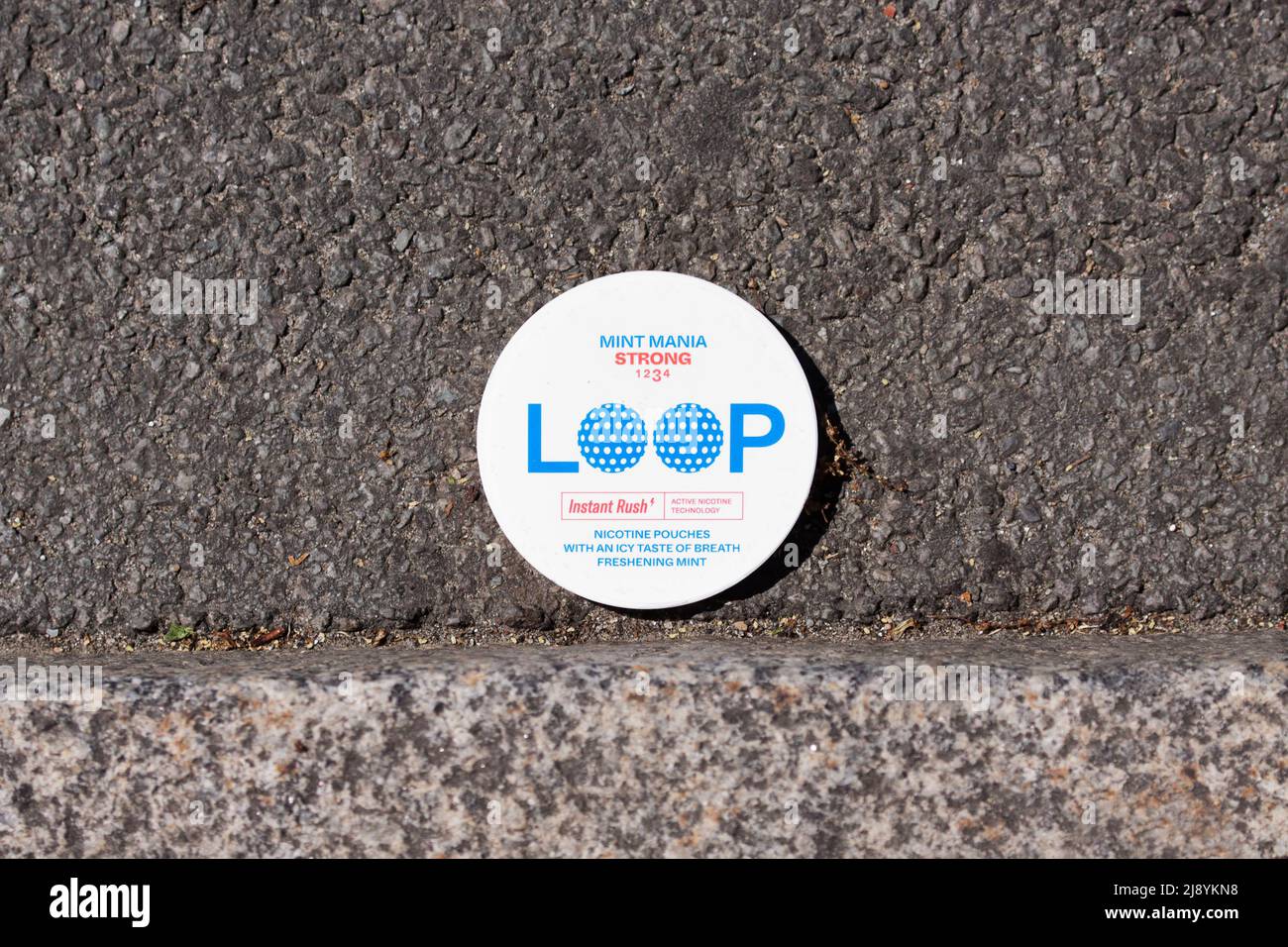 Loop nicotine pouches hi-res stock photography and images - Alamy