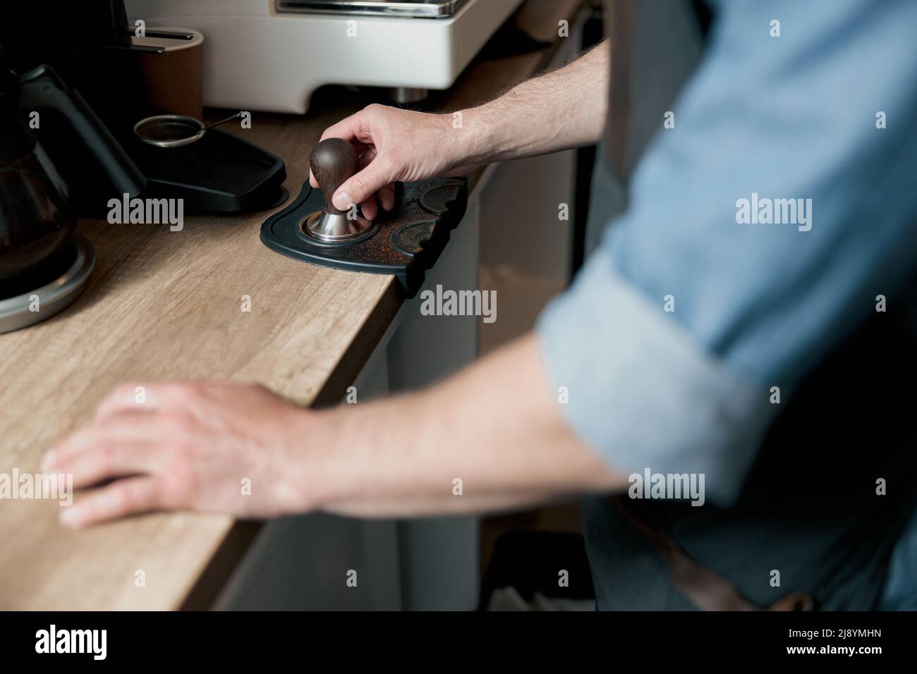 Behind counter staff hi-res stock photography and images - Alamy