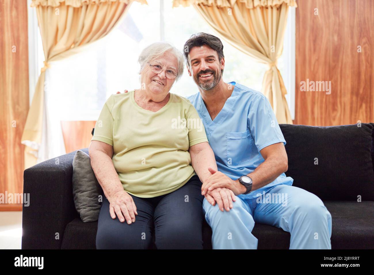 Senior citizens portrait portrait friendly hi-res stock photography and ...