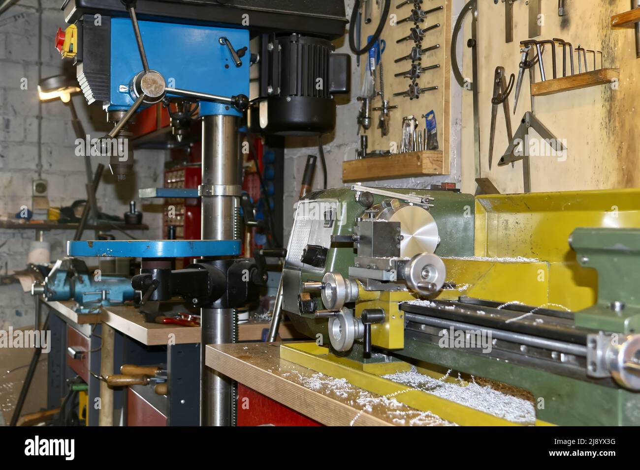 machines in a workshop Stock Photo - Alamy