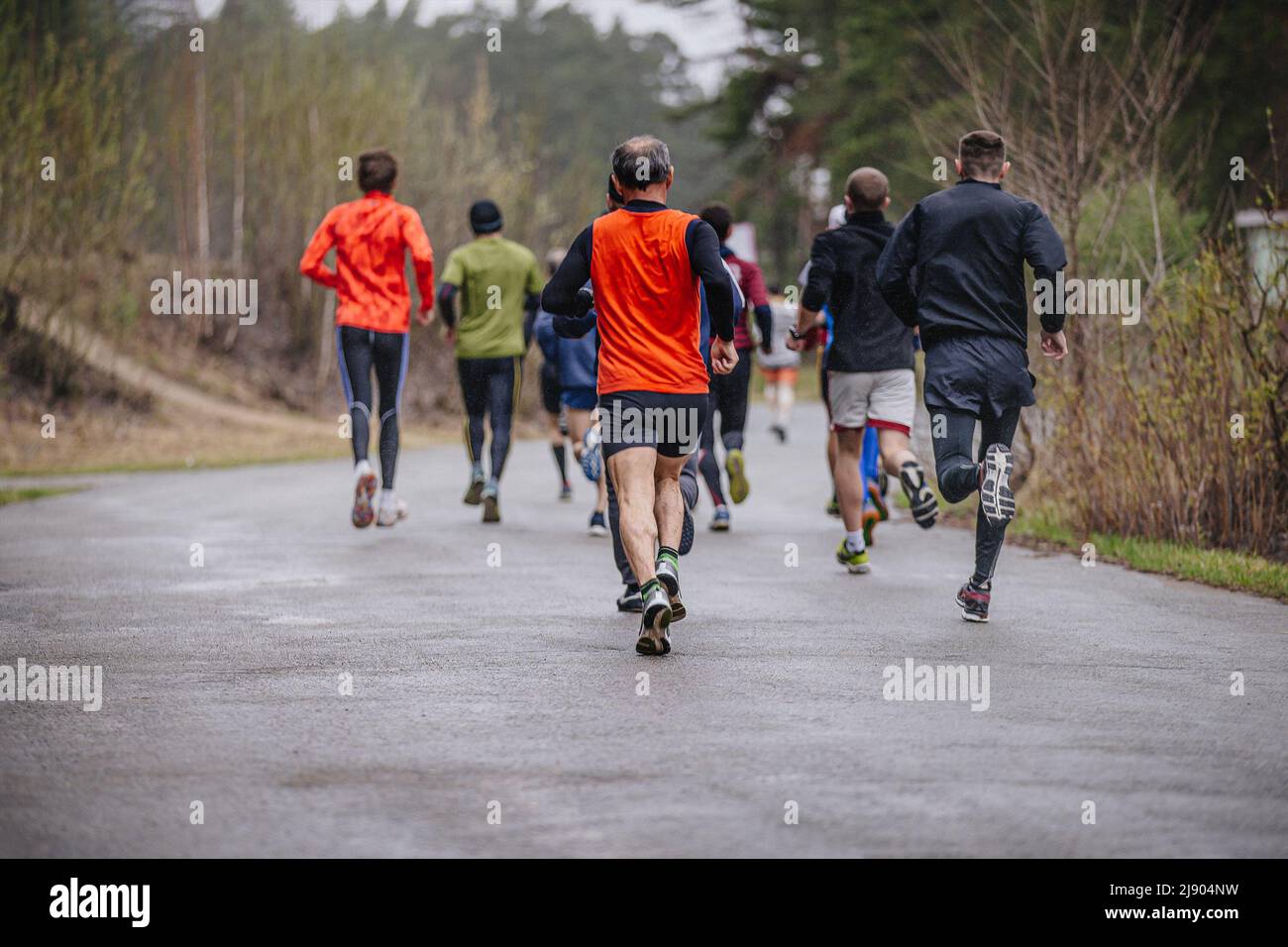 group runners run race in rainy weather Stock Photo - Alamy