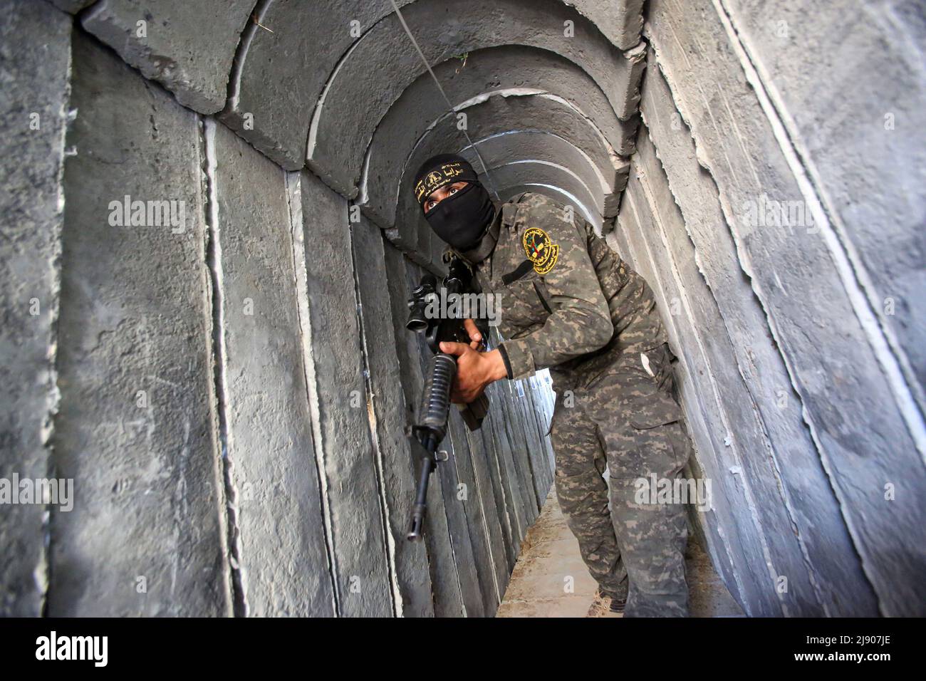 Gaza, Palestine. 18th May, 2022. A Palestinian fighter of Al-Quds ...