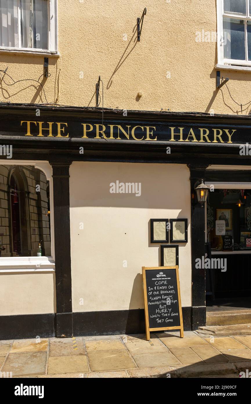 Prince harry public house hi-res stock photography and images - Alamy