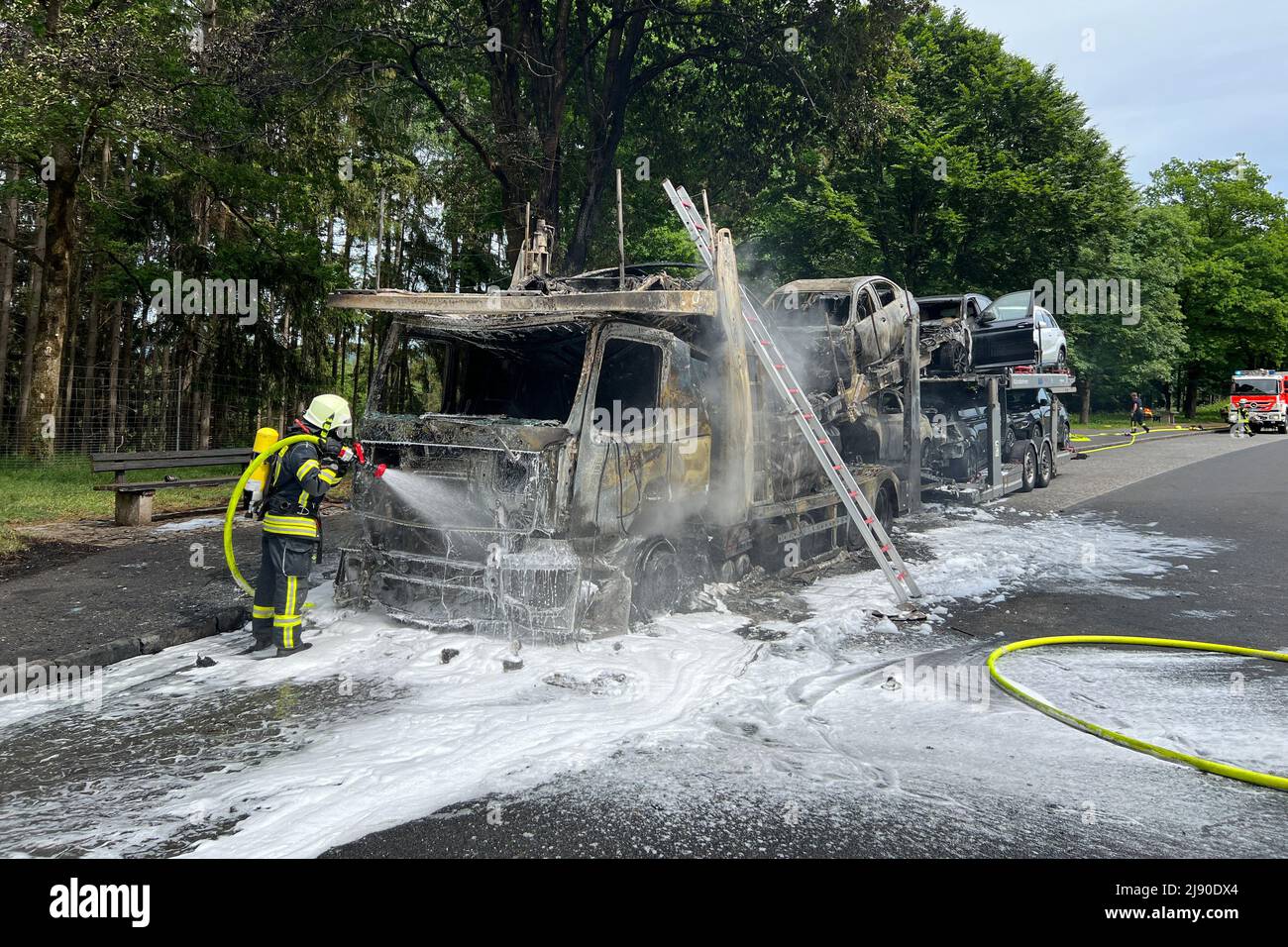 Speicherz, Germany. 19th May, 2022. Firefighters extinguishing electric ...