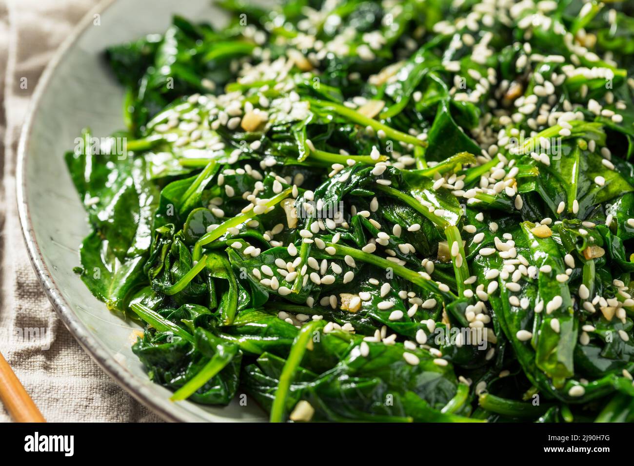 Homemade Sesame Asian Spinach Salad with Soy Sauce Stock Photo - Alamy