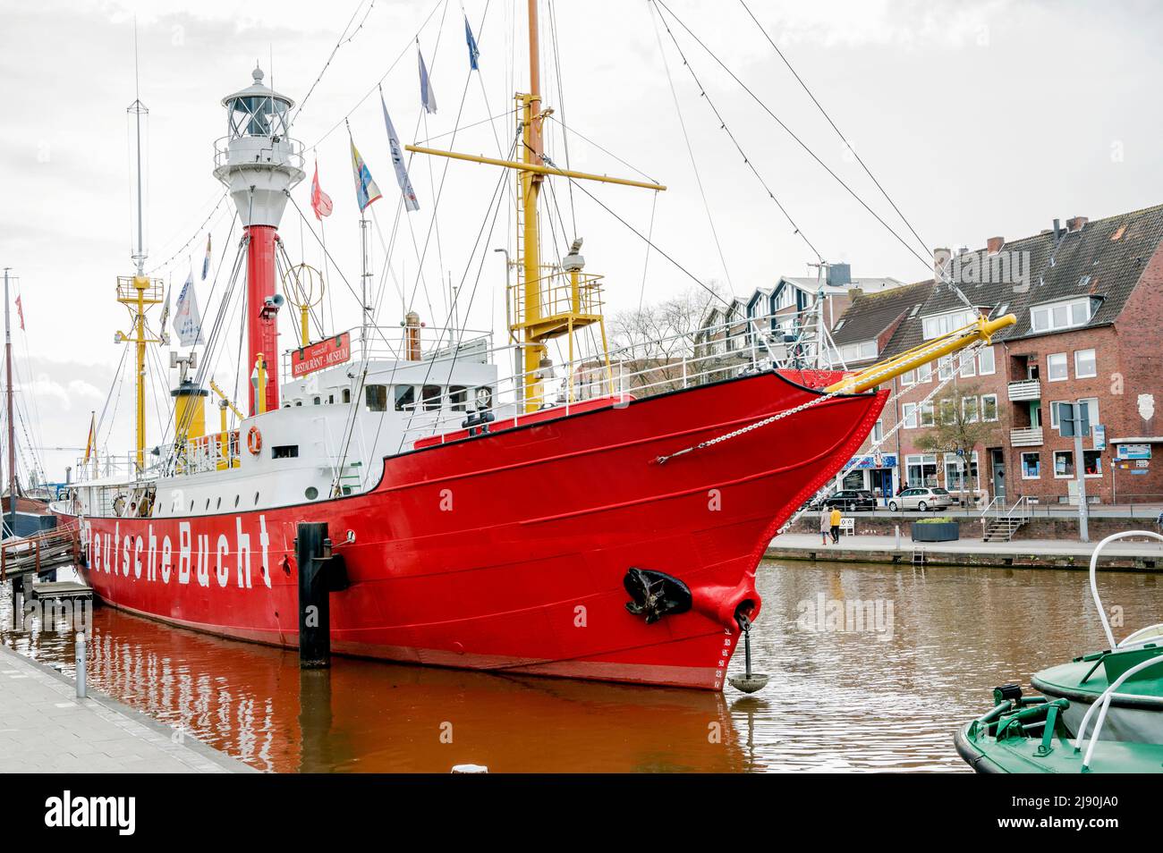 Emden (Ostfriesland, Germany): Hafen mit Rettungskreuzer und ...