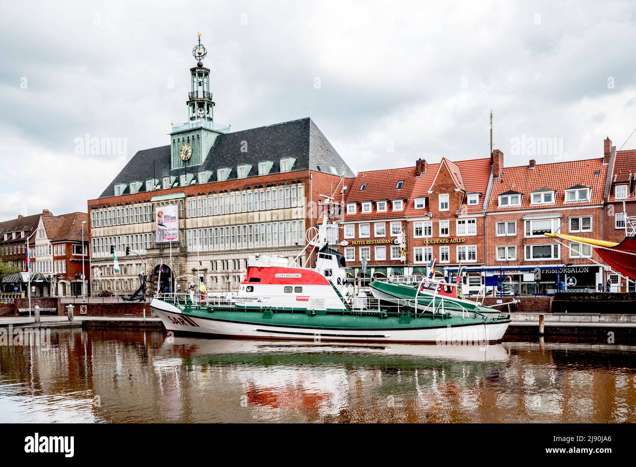 Emden (Ostfriesland, Germany): Hafen mit Rettungskreuzer und ...