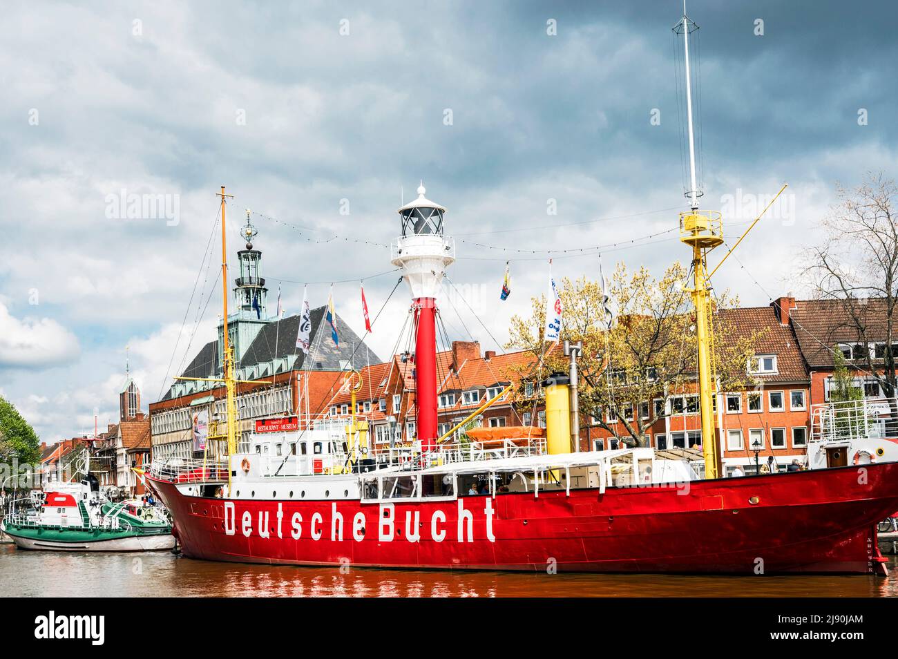 Emden (Ostfriesland, Germany): Hafen mit Rettungskreuzer und ...