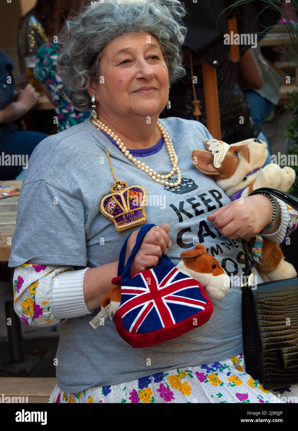 Queen impersonator hi-res stock photography and images - Alamy
