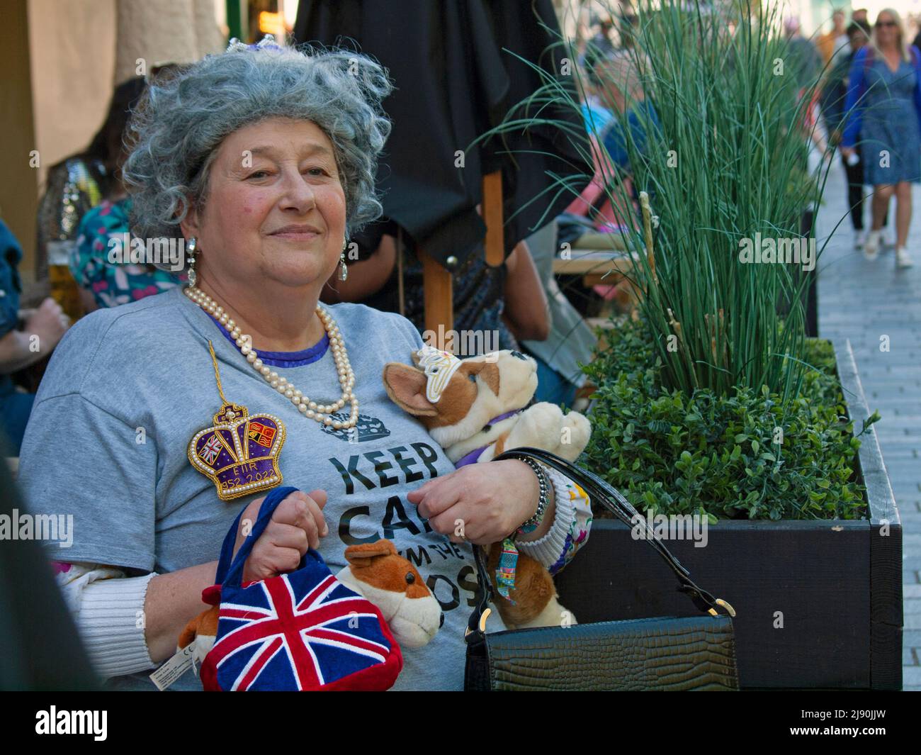 An impersonator of the queen in Brighton, England Stock Photo - Alamy