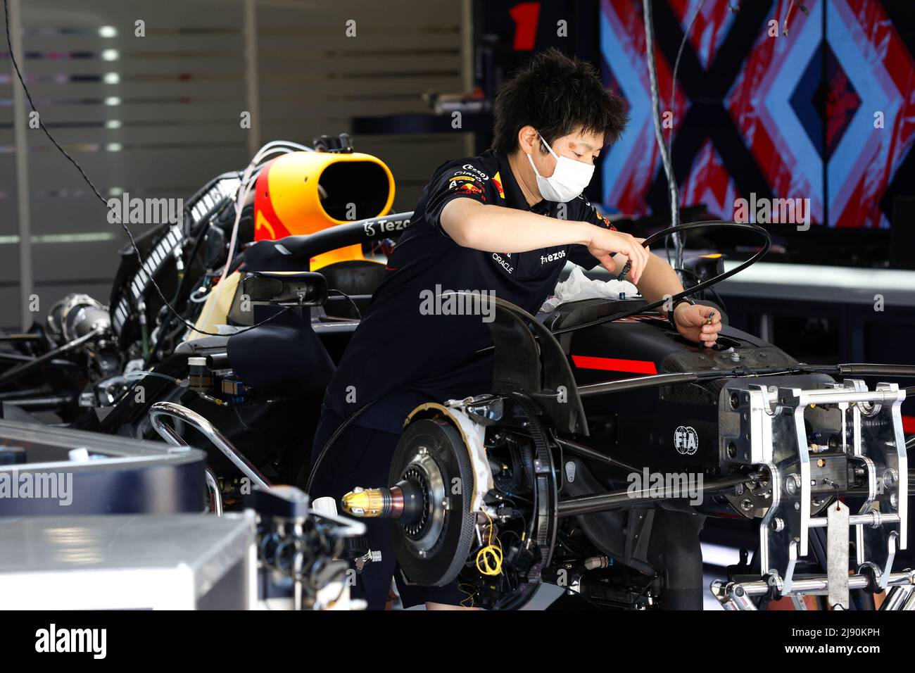 Red Bull Racing Honda RB18, mechanical detail of engine and suspension ...
