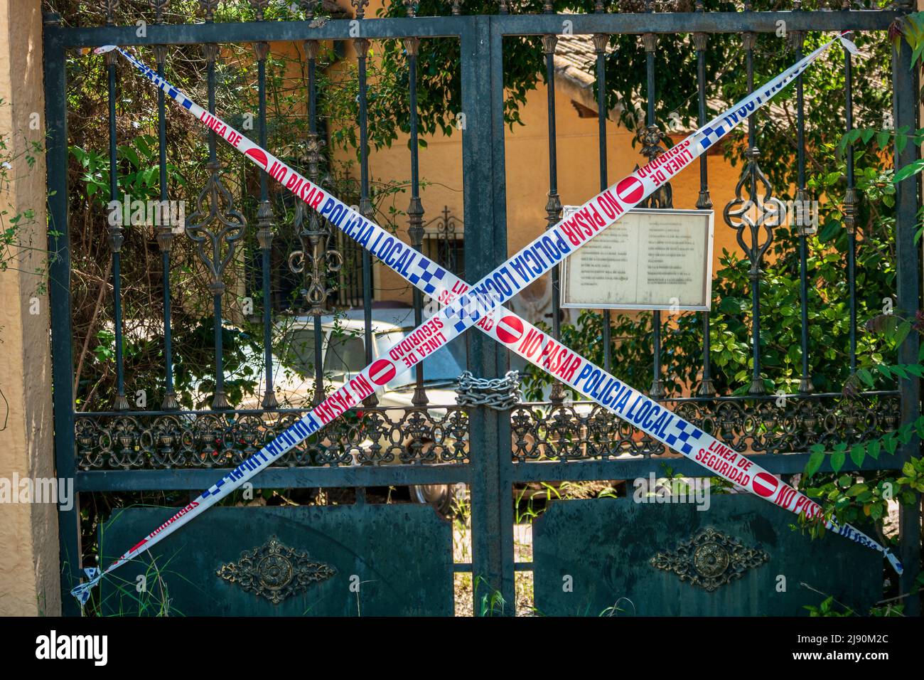 Red white no entry tape hi-res stock photography and images - Alamy