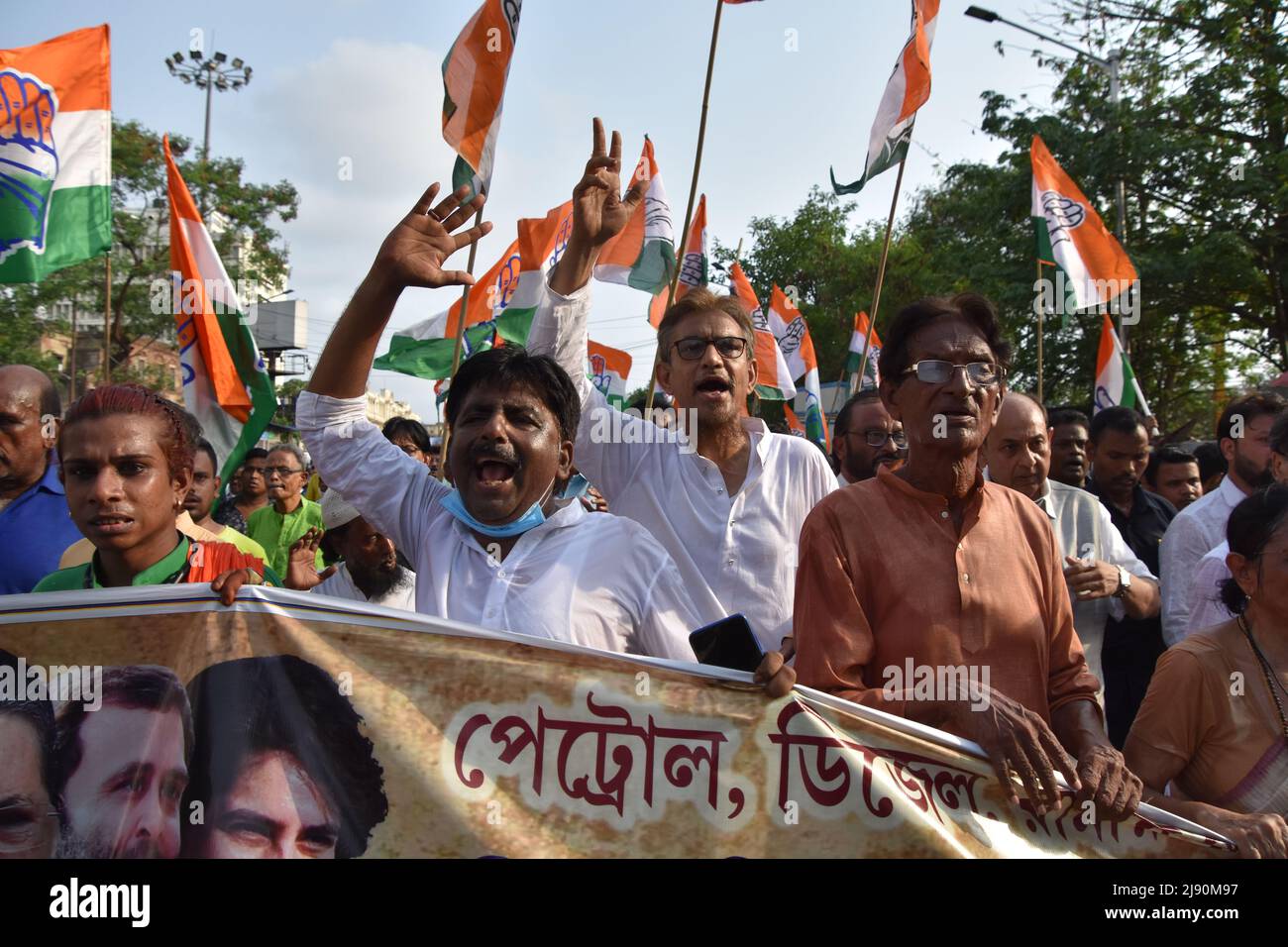 Kolkata, India. 19th May, 2022. Activists of West Bengal Pradesh ...