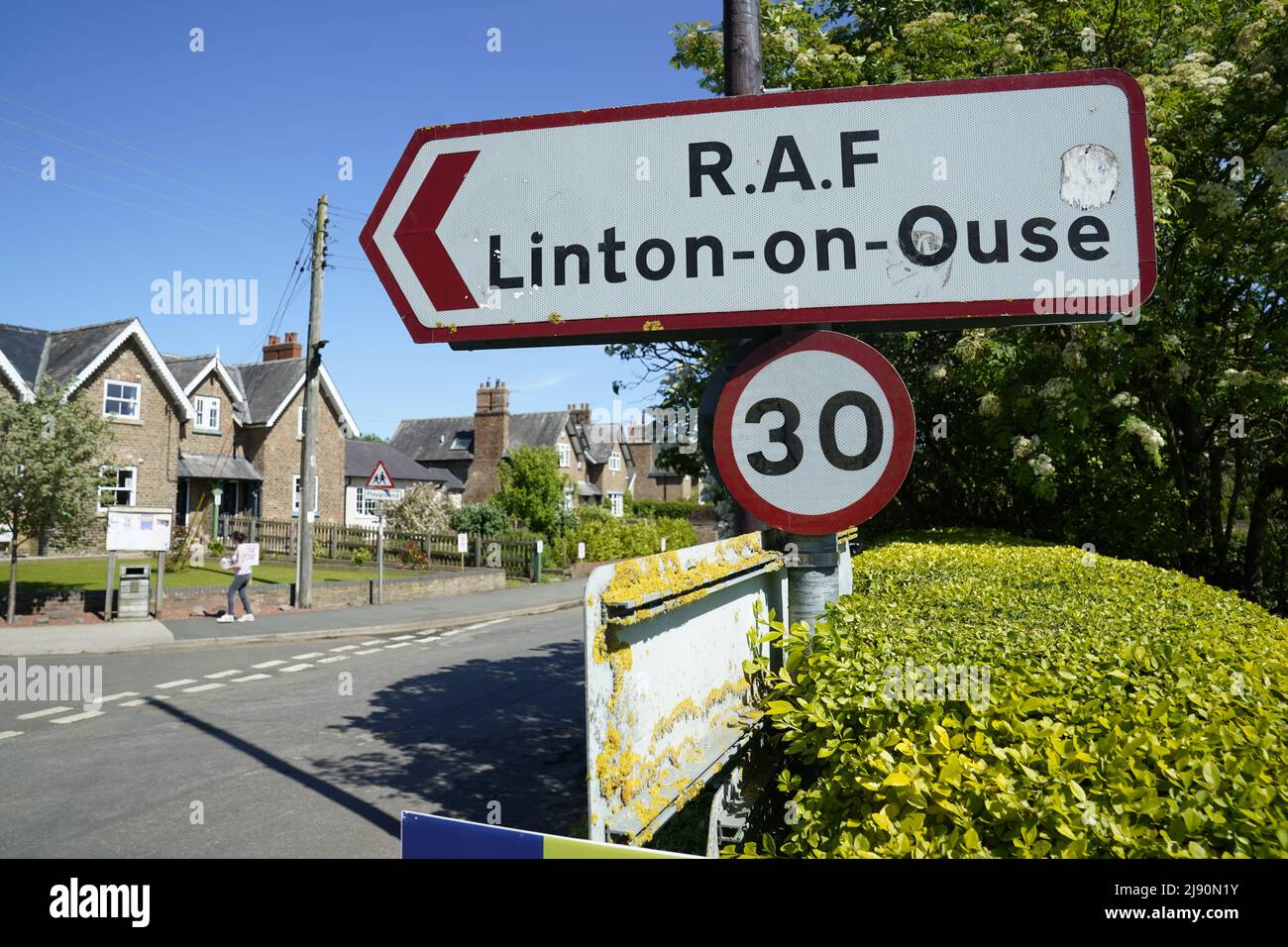 Village sign linton hi-res stock photography and images - Alamy
