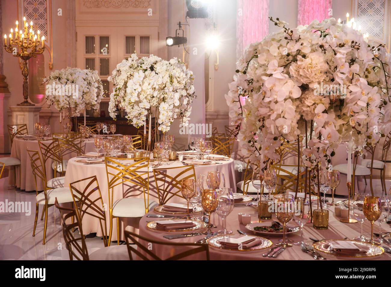 Gold banquet hall hi-res stock photography and images - Alamy