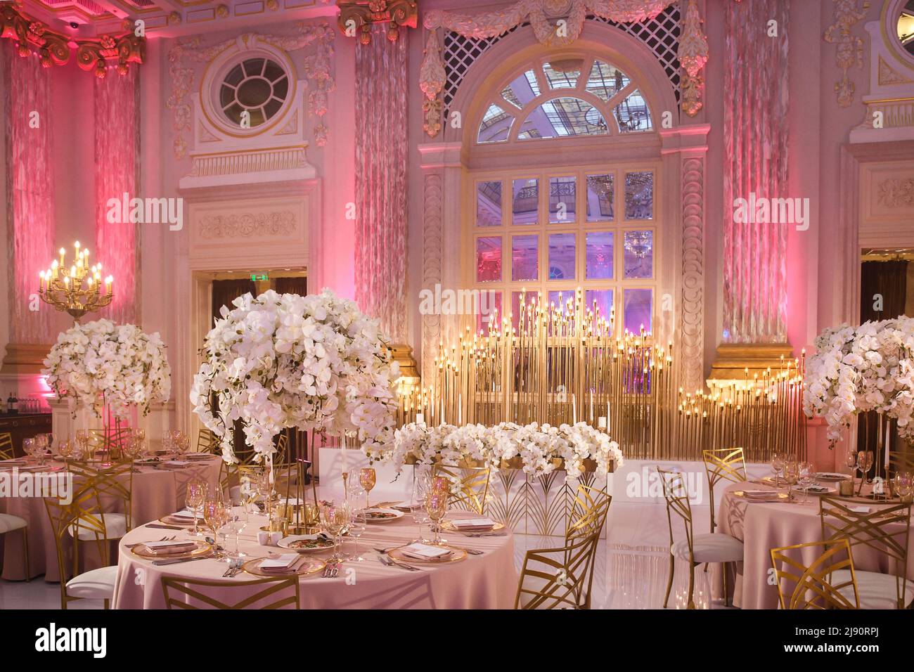Elegant banquet hall for a wedding party Stock Photo - Alamy