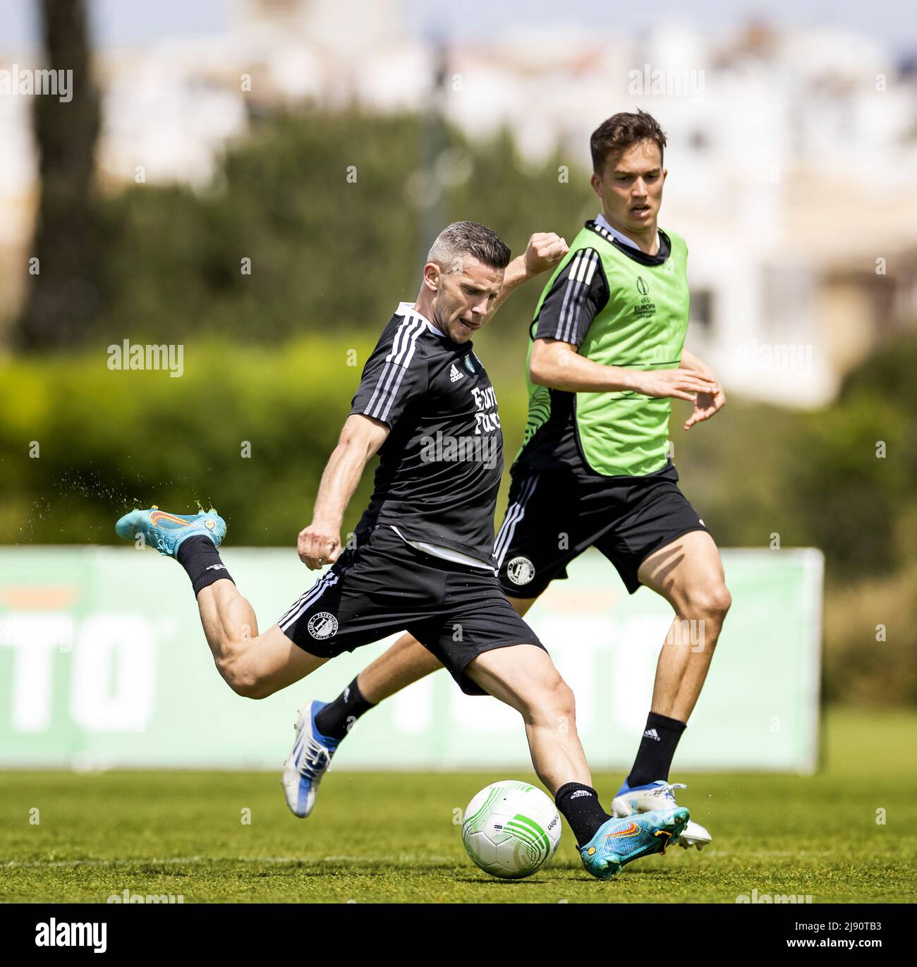 2022-05-19 12:50:18 LAGOS - Bryan Linssen in action during a Feyenoord ...