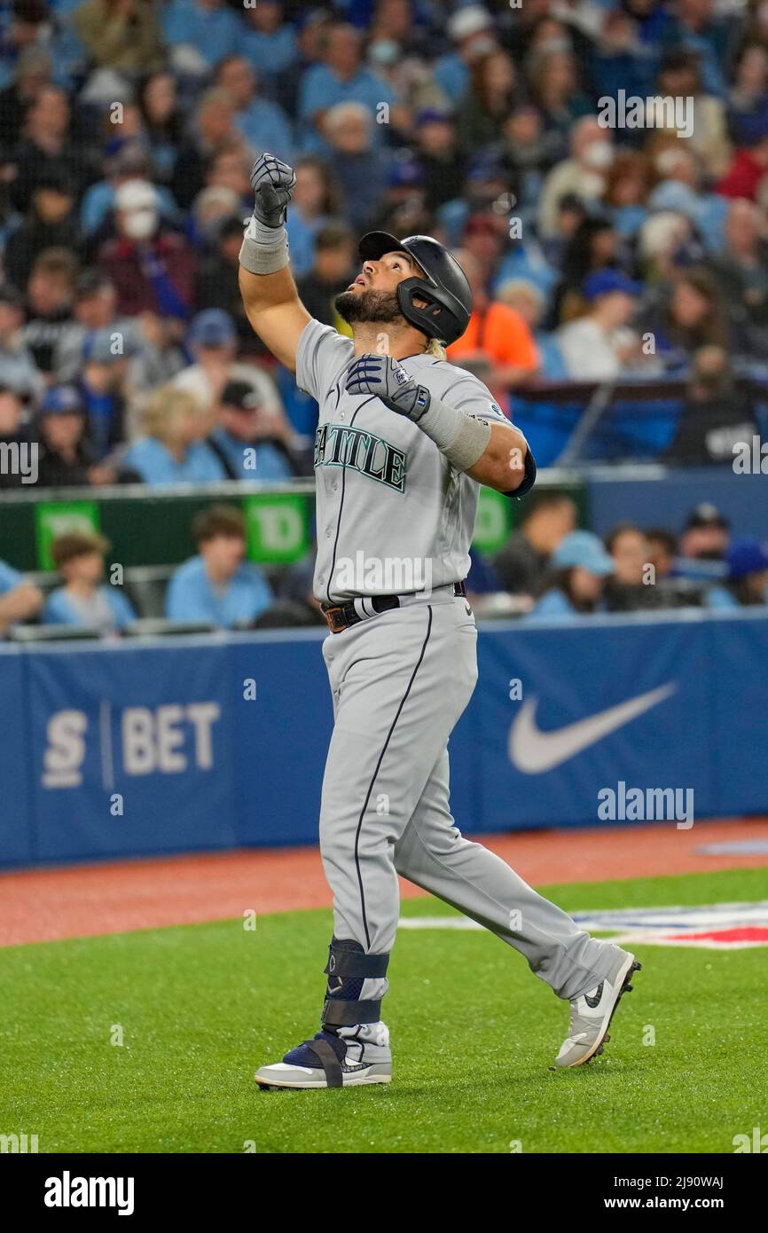 Seattle Mariner infielder Eugenio Suárez (28) rounds the bases and ...