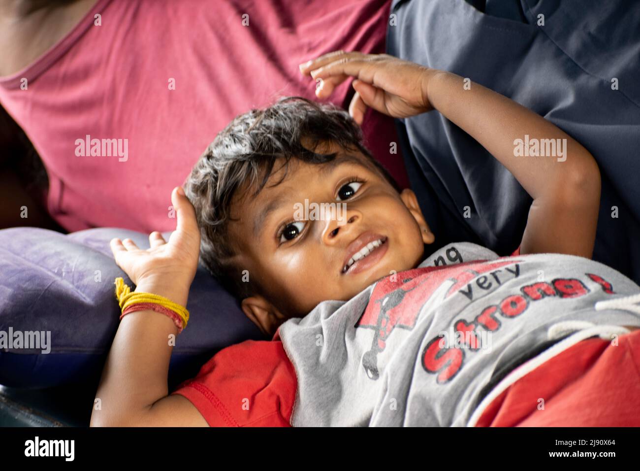 Indian boy sleeping with his father in train Stock Photo - Alamy