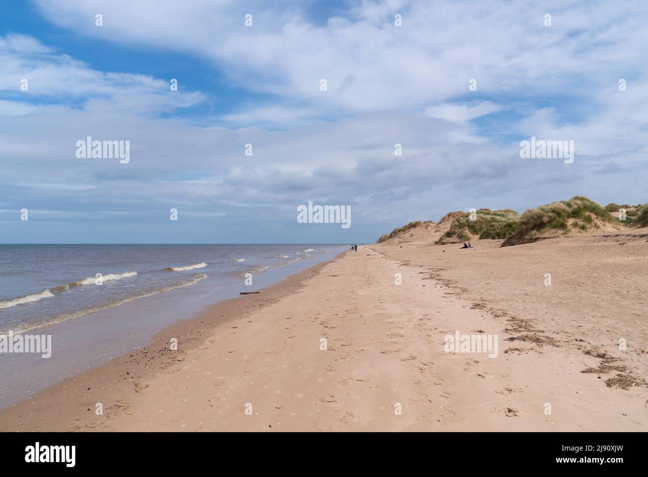 Long sandy beach england hi-res stock photography and images - Alamy