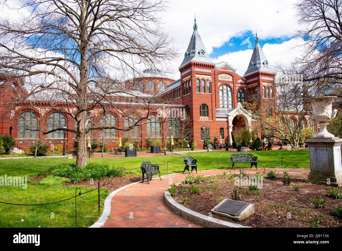 Washington dc smithsonian tour hi-res stock photography and images - Alamy