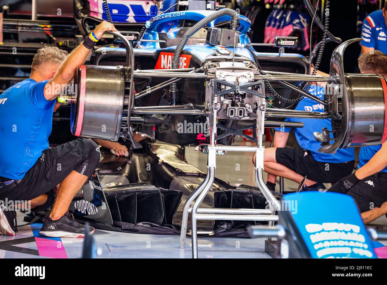 Alpine f1 mechanics hi-res stock photography and images - Alamy